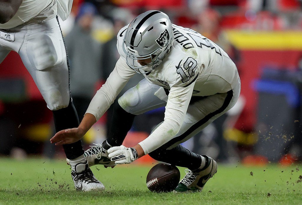 Chiefs hold off Raiders after early snap seals victory - New York Hots!