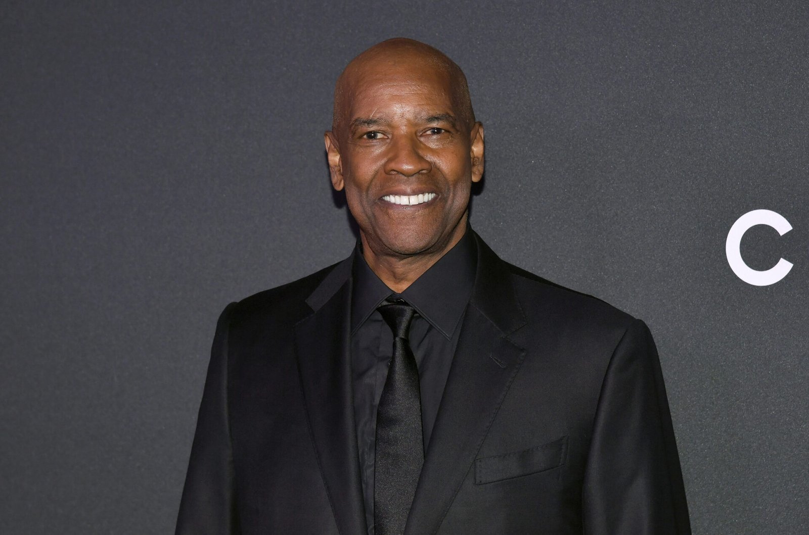 Denzel Washington says ‘Gladiator II’ cut his ‘full on’ gay ‘kiss of ...