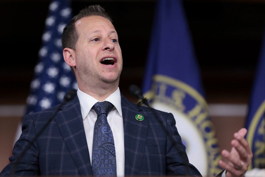 Madman with antisemitic manifesto arrested in ‘potential plot’ to ...