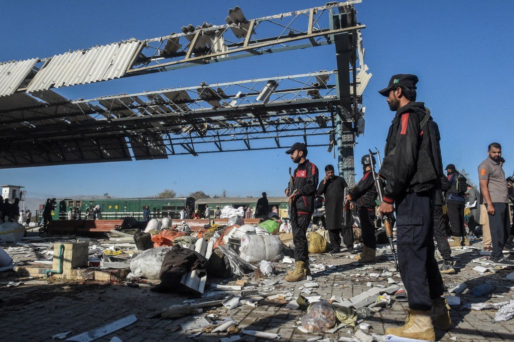 Death toll rises to 20 in bombing at Quetta train station in Pakistan ...