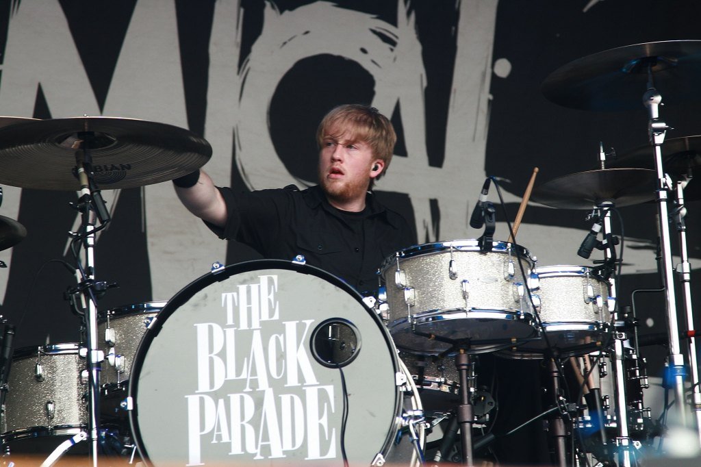 Former My Chemical Romance drummer Bob Bryar honored late rockstar ...