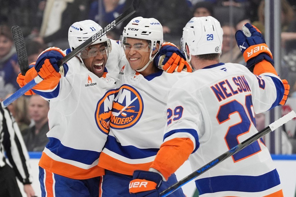 Anthony Duclair’s return helps Islanders click with healthy forward ...