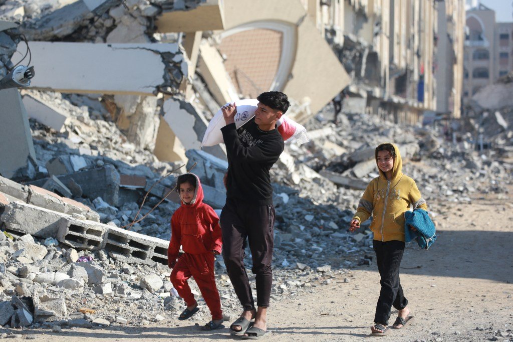 Israel kills 14 people in northern Gaza, orders evacuations in south ...