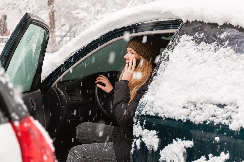 Experts weigh in on how long you should warm up your car on cold days ...