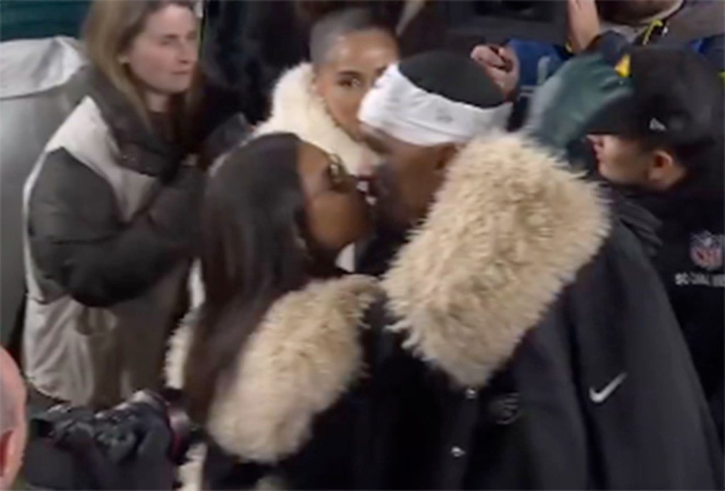 Jalen Hurts kisses fiancée Bry Burrows on field after Eagles clinch ...