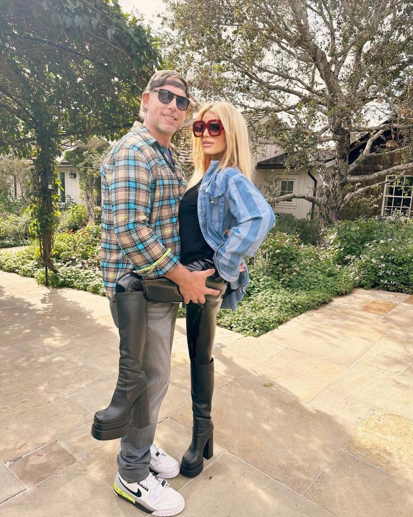 Jessica Simpson Splits From Eric Johnson After 10 Years Of Marriage A