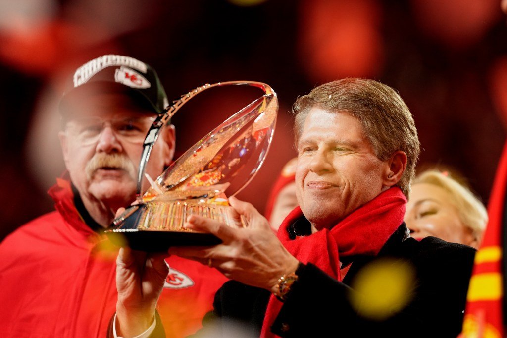 Chiefs owner Clark Hunt crushed by fans for ‘robot’ AFC Championship ...