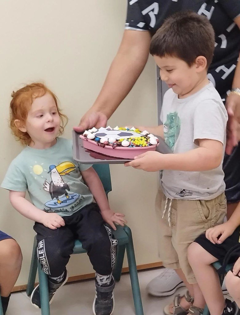 Mother describes how Ariel Bibas’ young friend is completely at a loss ...