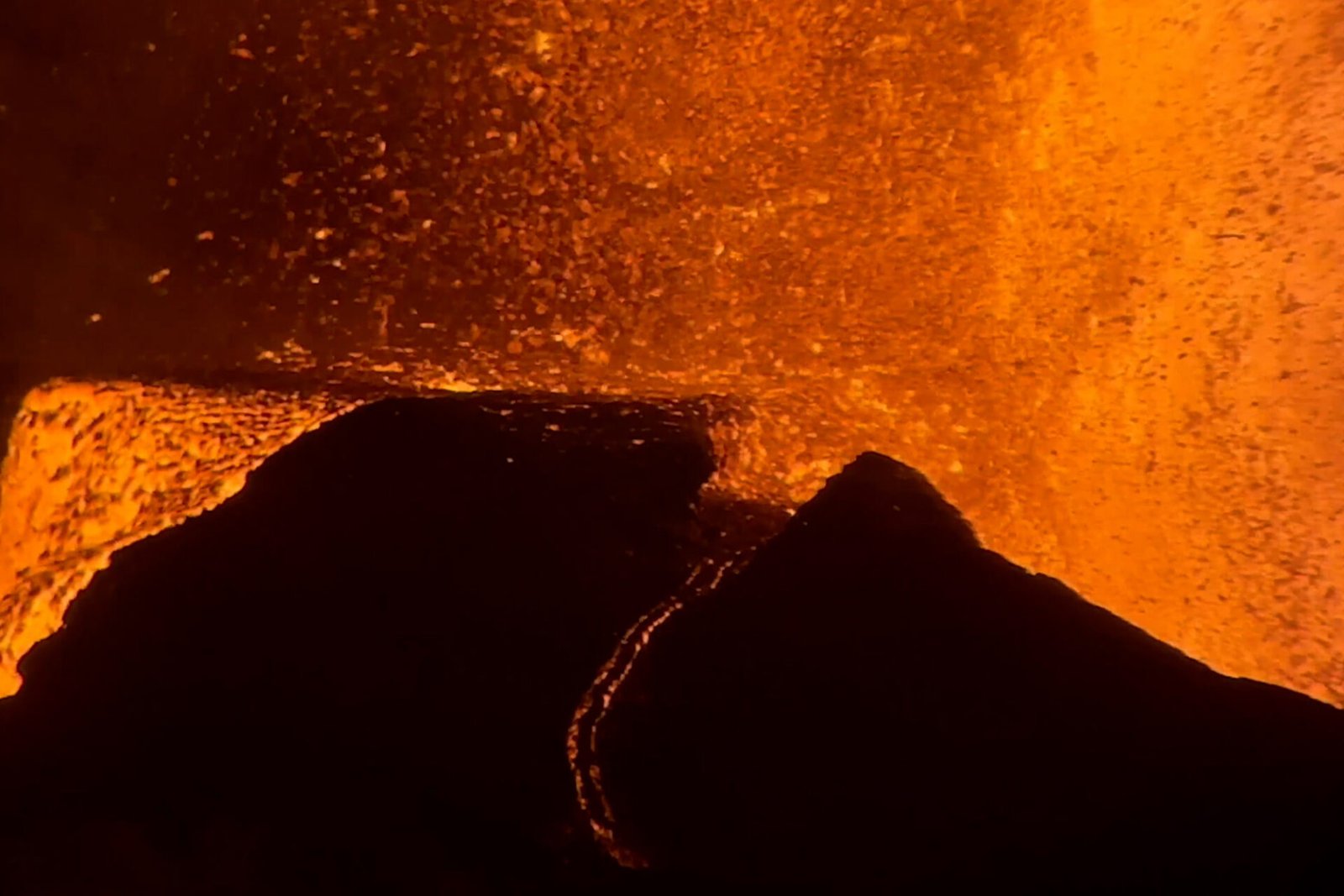 Hawaii’s Kilauea volcano shoots lava over 250 feet in latest ...