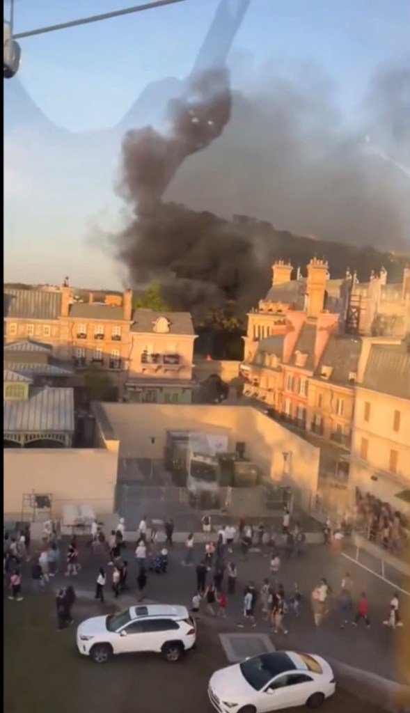Fire breaks out at Disney World’s Epcot, forcing visitors to evacuate ...