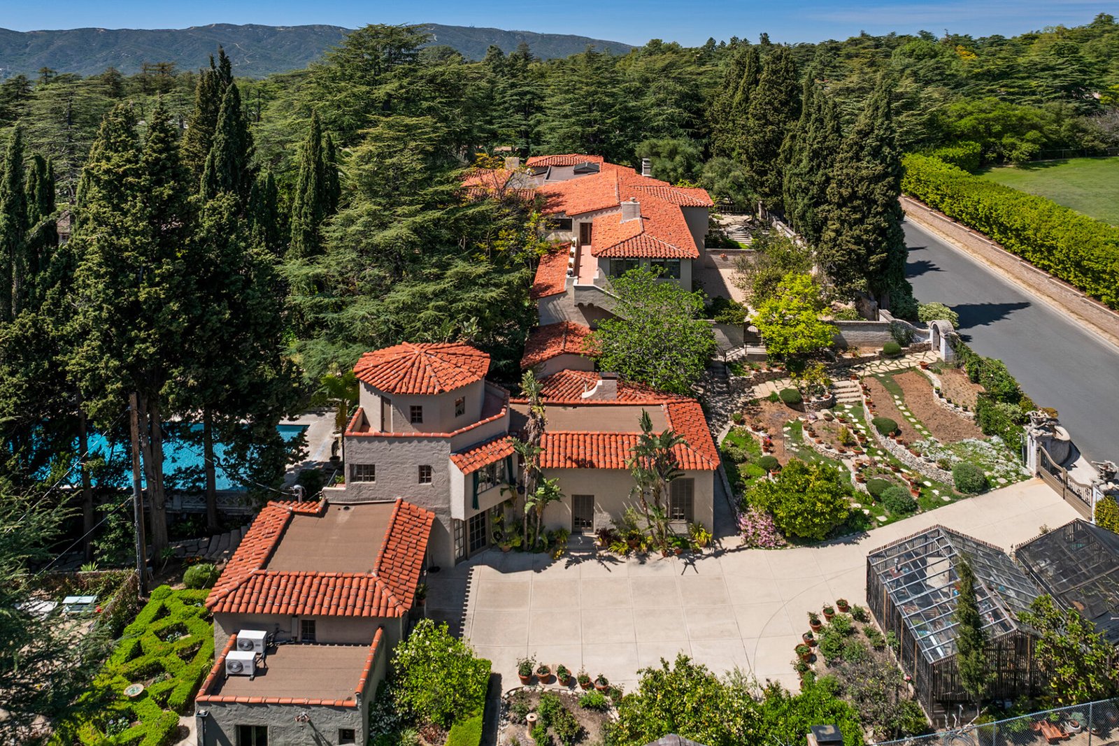 This LA property with Hollywood history is poised to sell for the first ...
