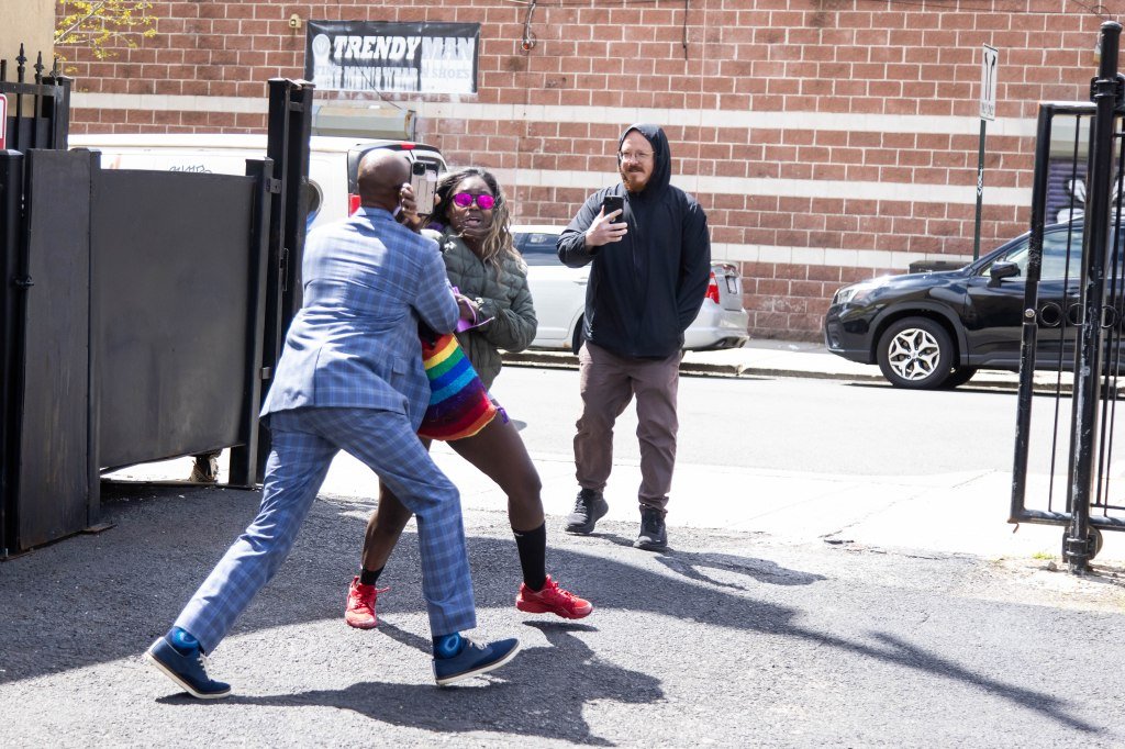 Andrew Cuomo ambushed by profane performance artist Crackhead Barney in foul-mouthed encounter ...