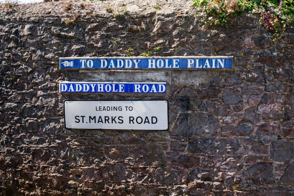 Thieves won’t stop stealing this peculiar street sign with a ‘rude ...