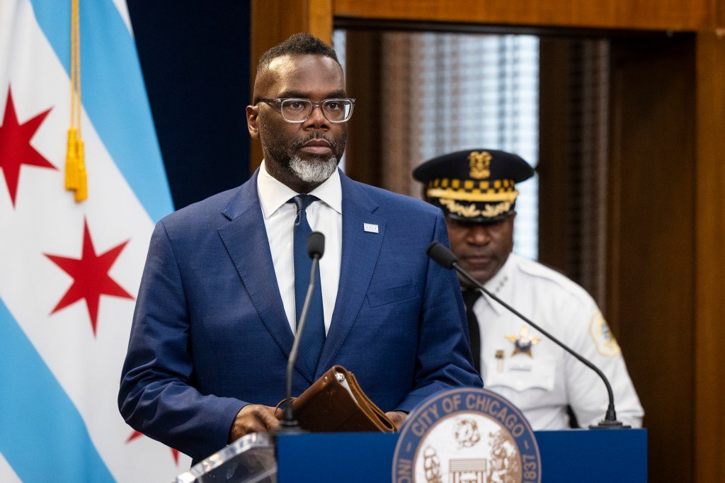 Chicago mayor vows city police ‘will not ever cooperate with ICE’ - New ...