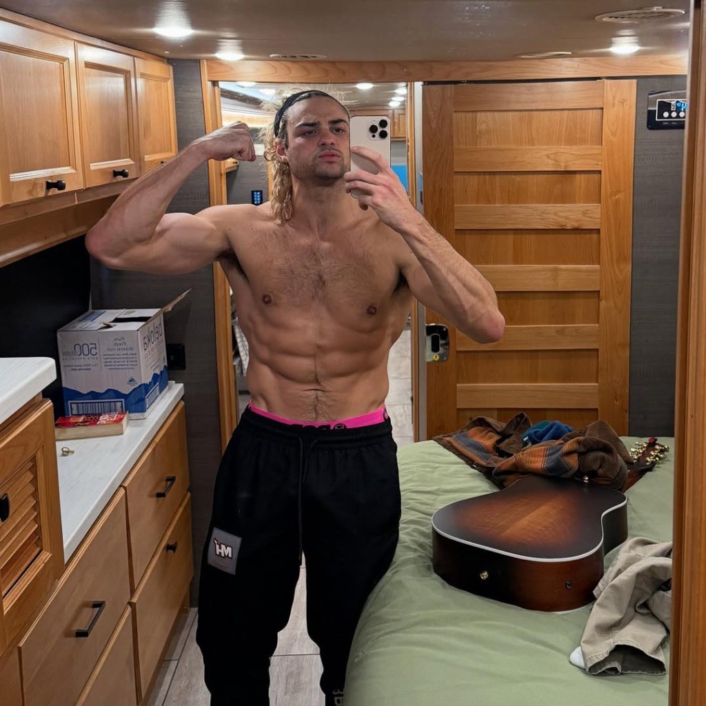 ‘Jacked’ Noah Centineo shows off shocking body transformation: ‘Bulked ...