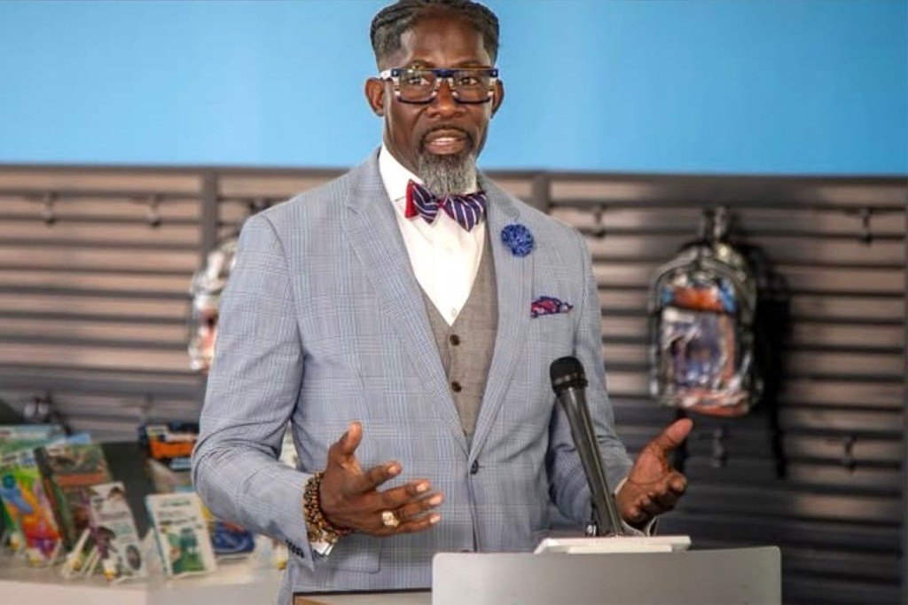 Former Iowa superintendent Ian Roberts taken into DOJ custody for ...