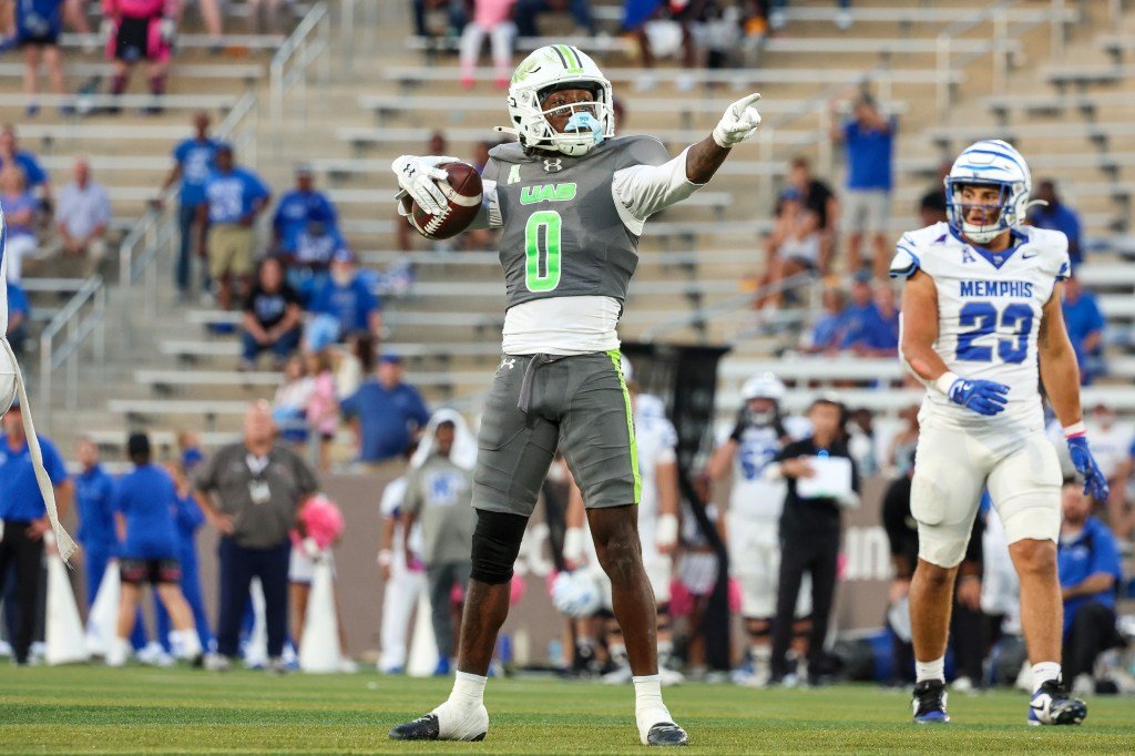 Unranked UAB stuns No. 22 Memphis for interim coach Alex Mortensen’s ...