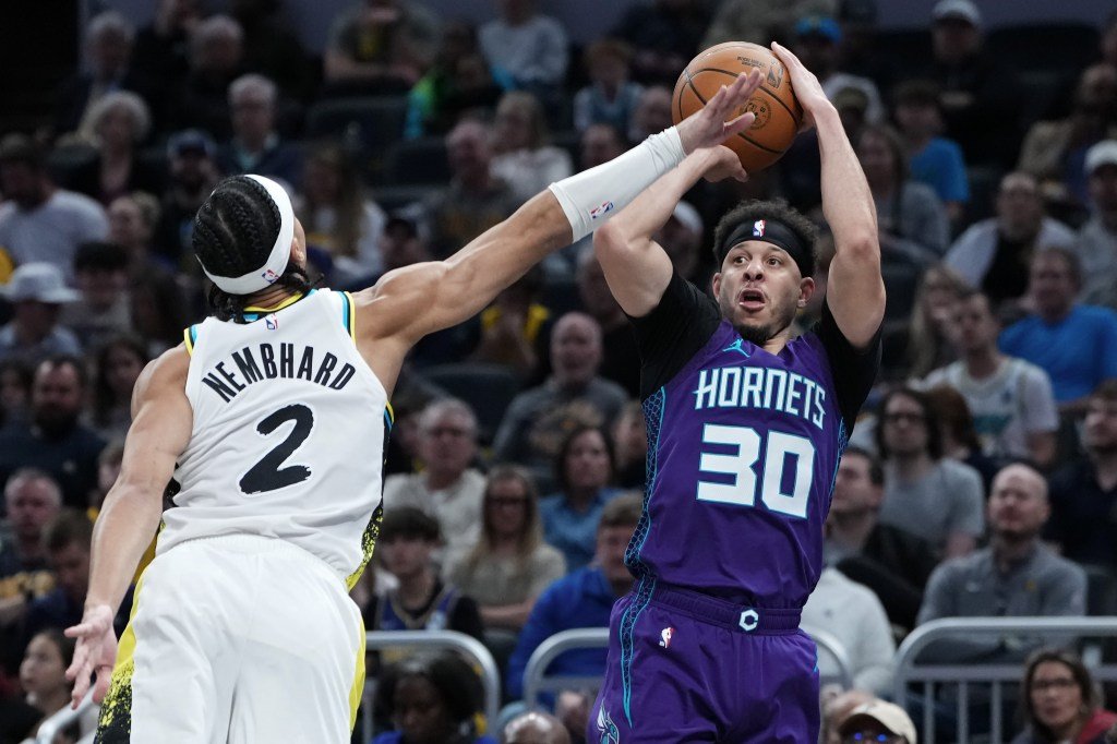 Seth Curry signs with Warriors in reunion with superstar brother Steph ...