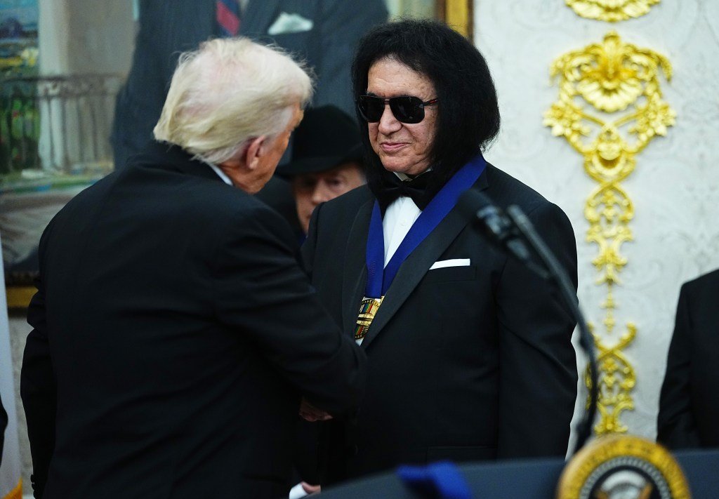 Trump awards medals to Kennedy Center Honorees Gene Simmons, George ...