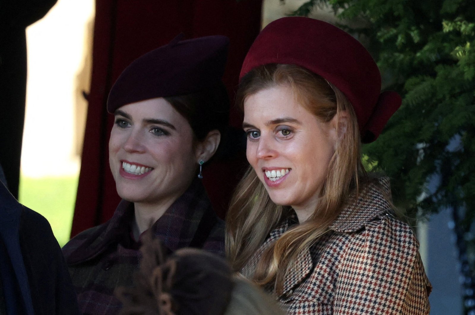 Princesses Beatrice and Eugenie join royal family for Christmas service ...