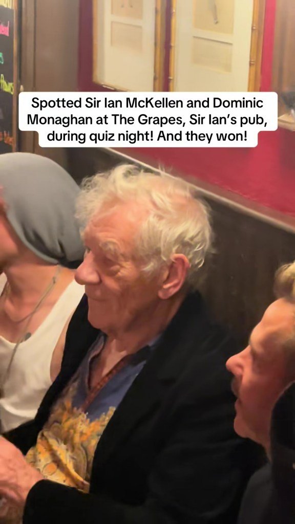 Hollywood legend and famous pal drop into crowded London pub — and walk ...