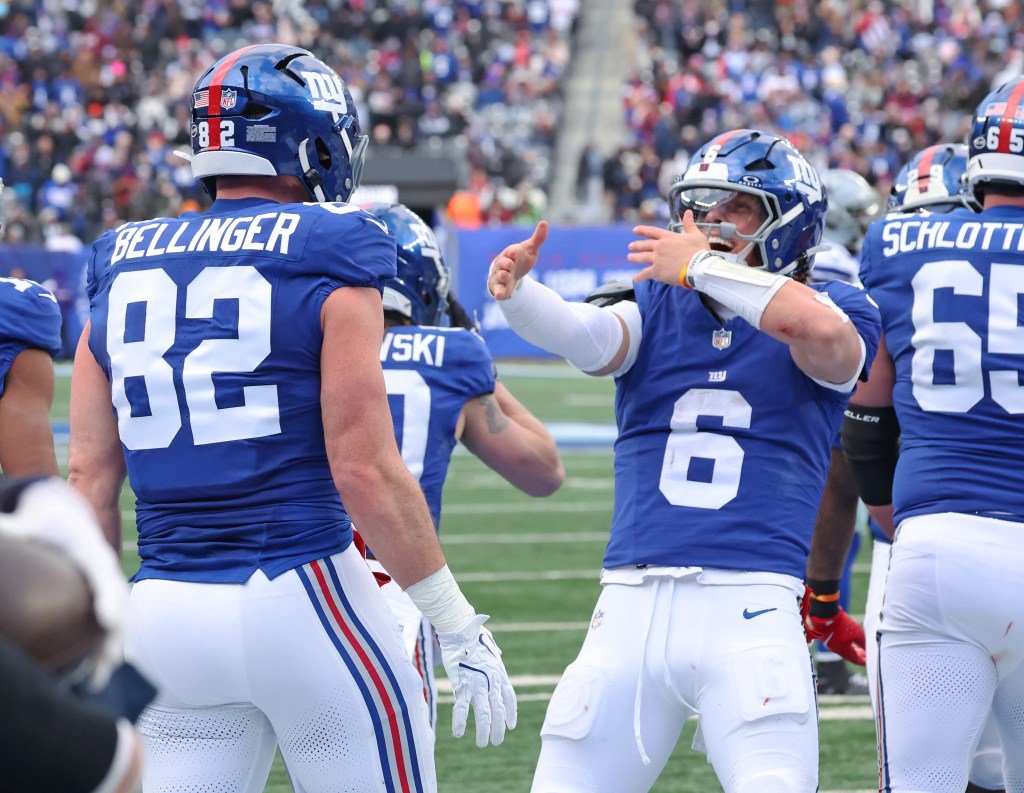 Giants end miserable season with second straight win to worsen their ...
