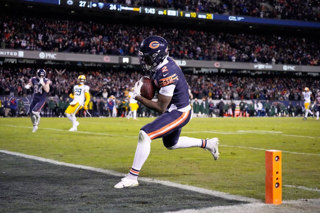 Bears orchestrate major 18-point comeback in wild-card win over Packers ...