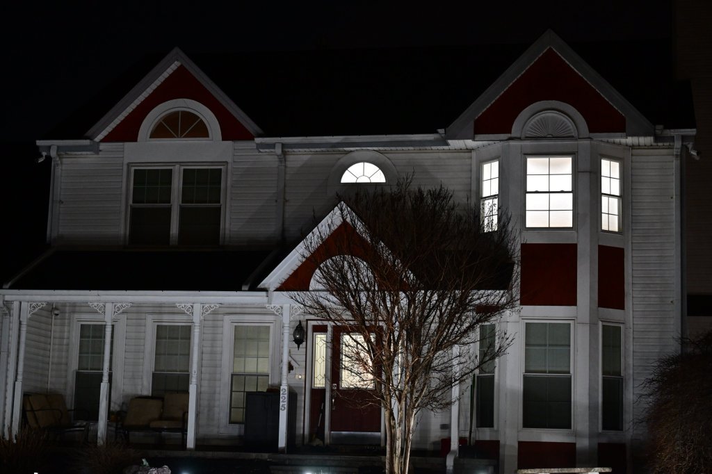 FBI raids homes of self-radicalized ISIS protesters accused of hurling ...