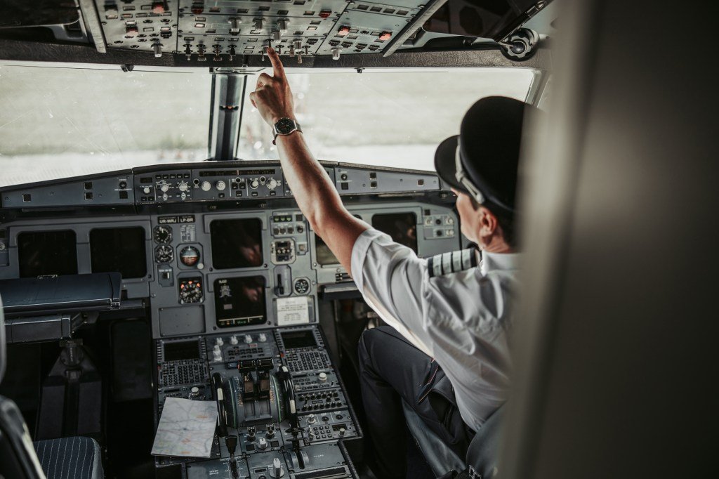 Flyer shocked to see pilot doing this when she caught a glimpse into ...