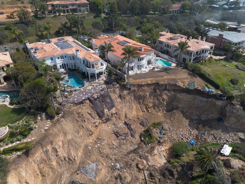 Ritzy LA enclave suffers staggering wealth wipe out — as mansion owners ...