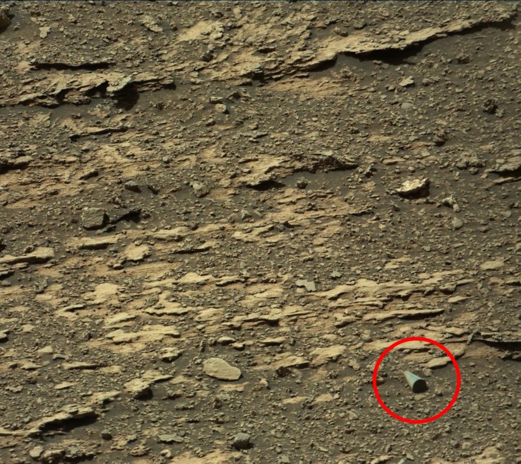 ‘Shiny’ geometric object spotted on Mars sparks call for NASA probe ...
